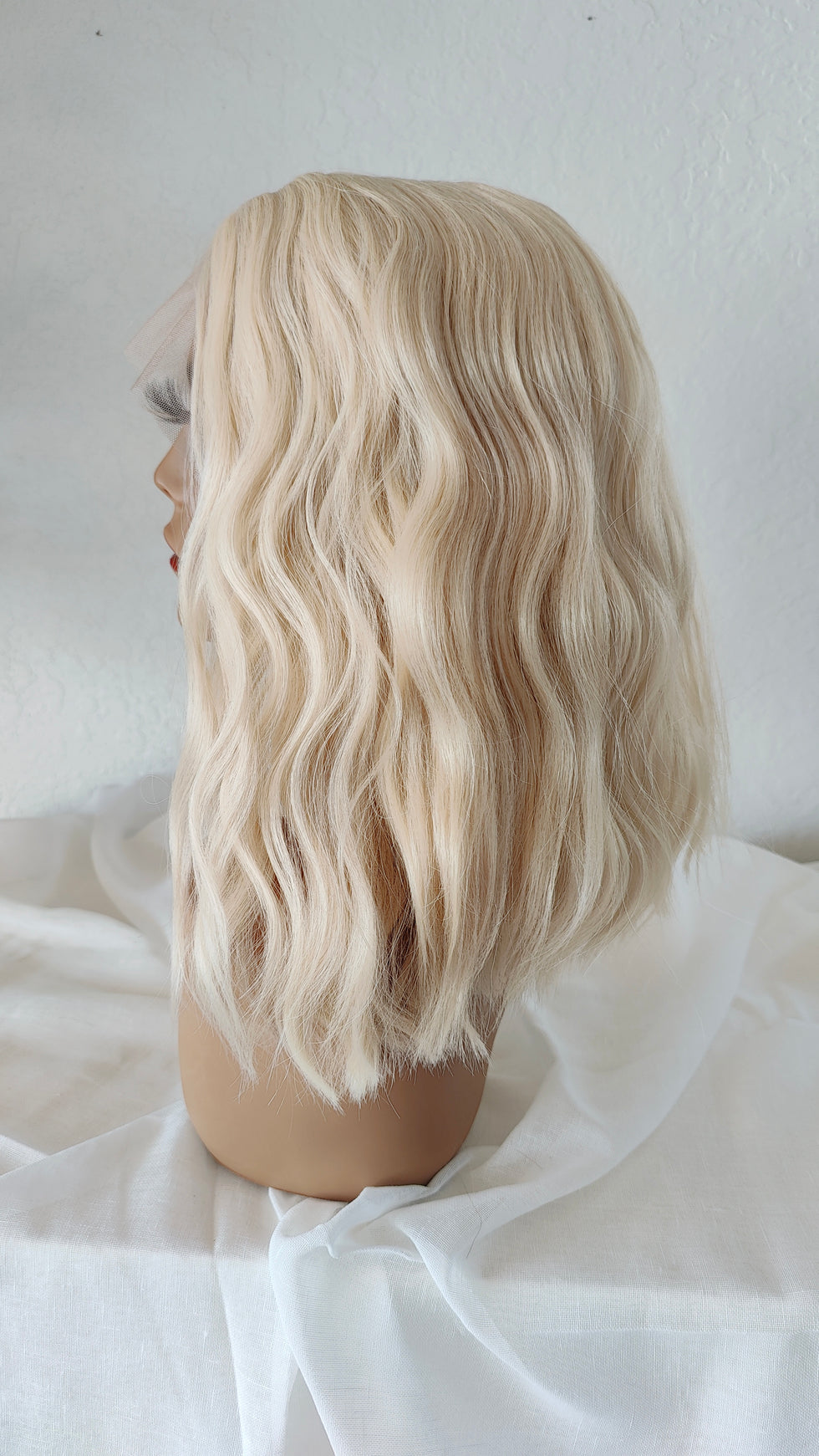 Short Blond Wavy Quality Wig by Lit Unicorns | Beach Babe – LIT UNICORNS