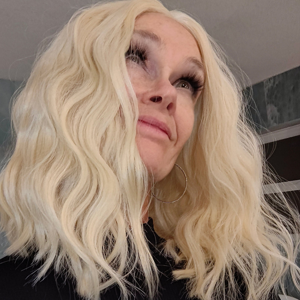 Short Blond Wavy Quality Wig by Lit Unicorns | Beach Babe – LIT UNICORNS